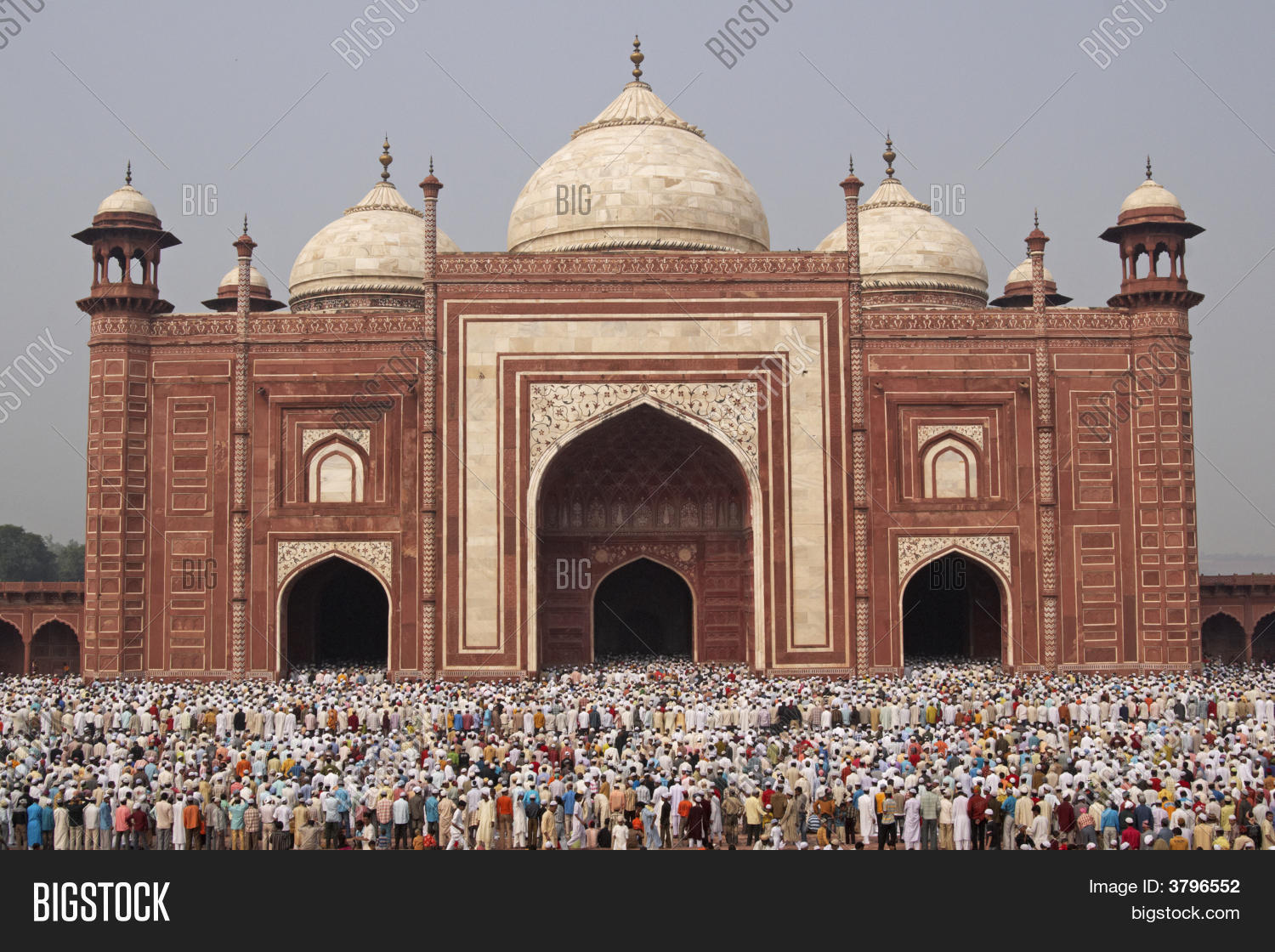 Muslim Pilgrims Prayer Image & Photo (Free Trial) | Bigstock