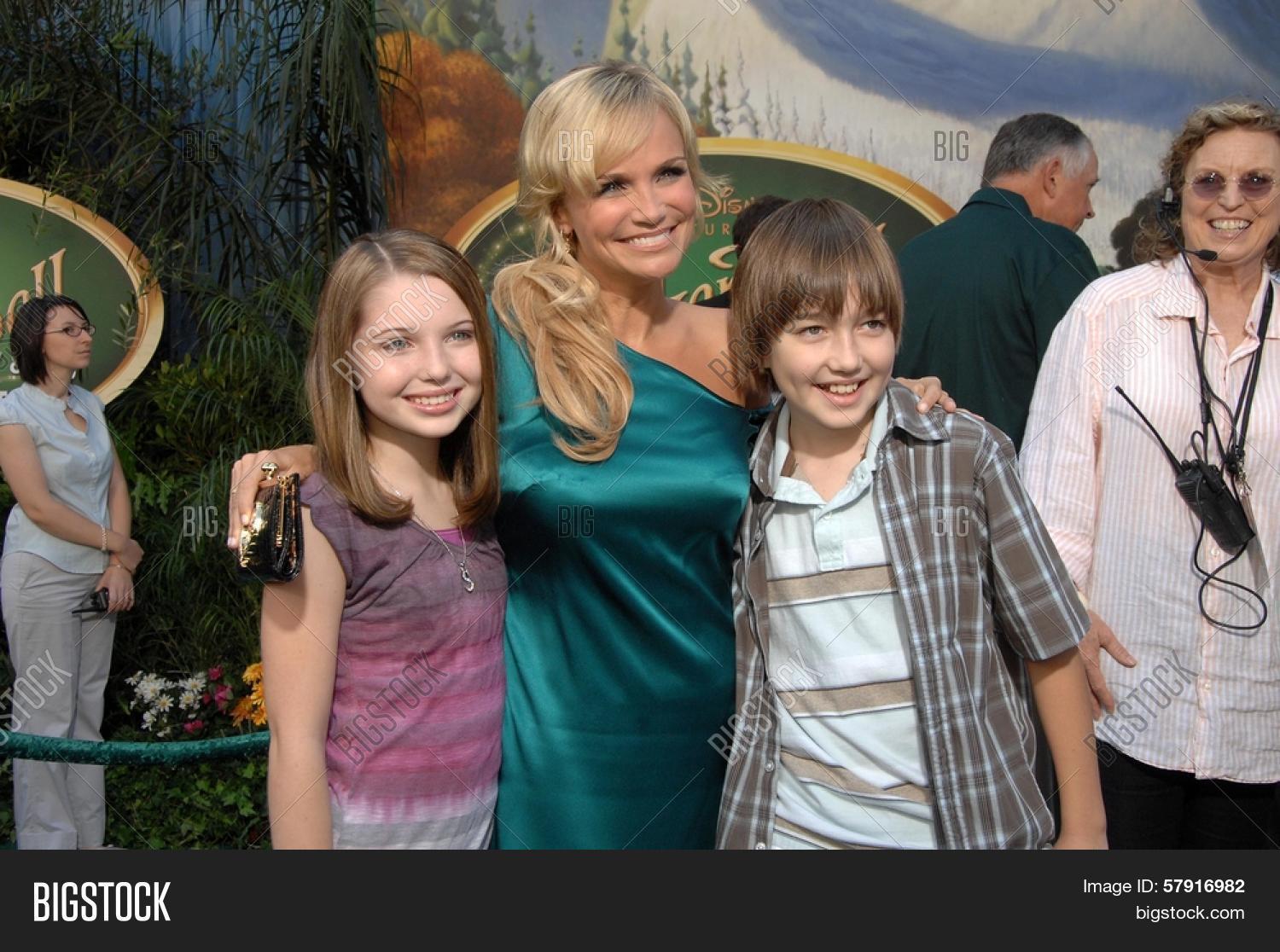 Sammi Hanratty Kristin Image & Photo (Free Trial) | Bigstock