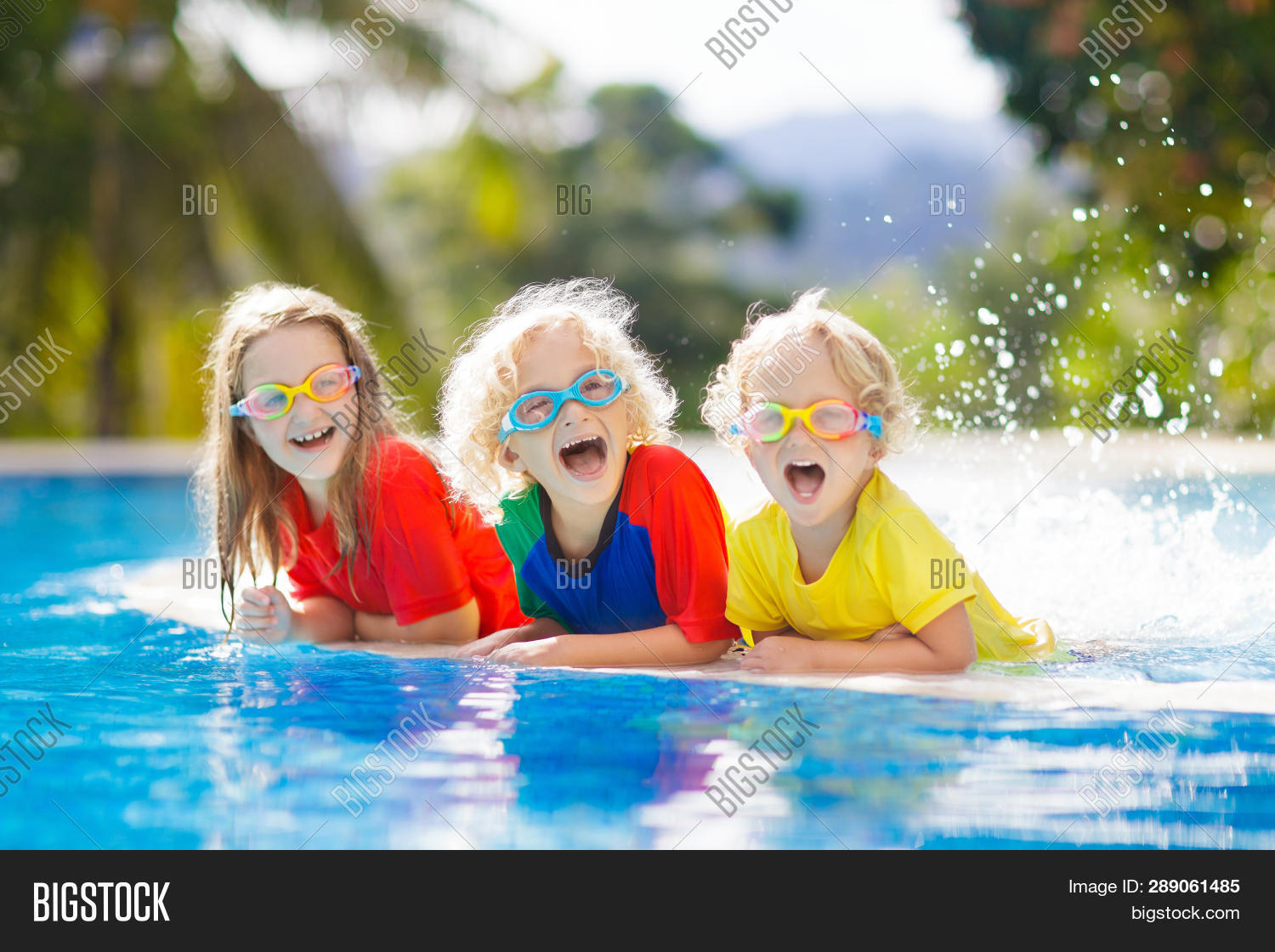 Imagen y foto Kids Play Swimming (prueba gratis) | Bigstock