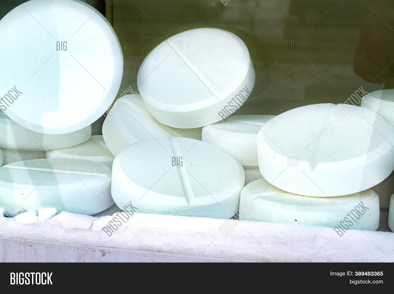 Dummies Large Tablets Image & Photo (Free Trial) | Bigstock