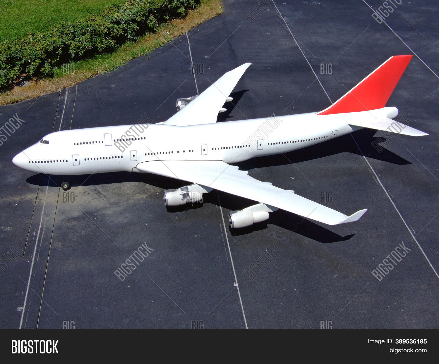 Big White Airplane Image & Photo (Free Trial) | Bigstock