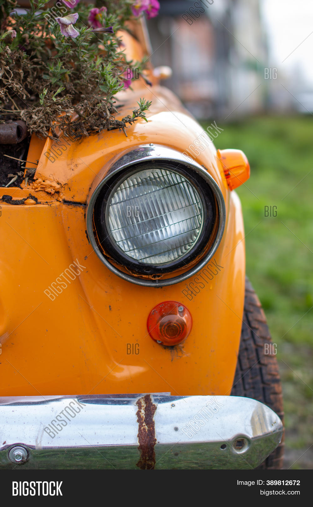 Old Yellow Car Round Image & Photo (Free Trial) | Bigstock