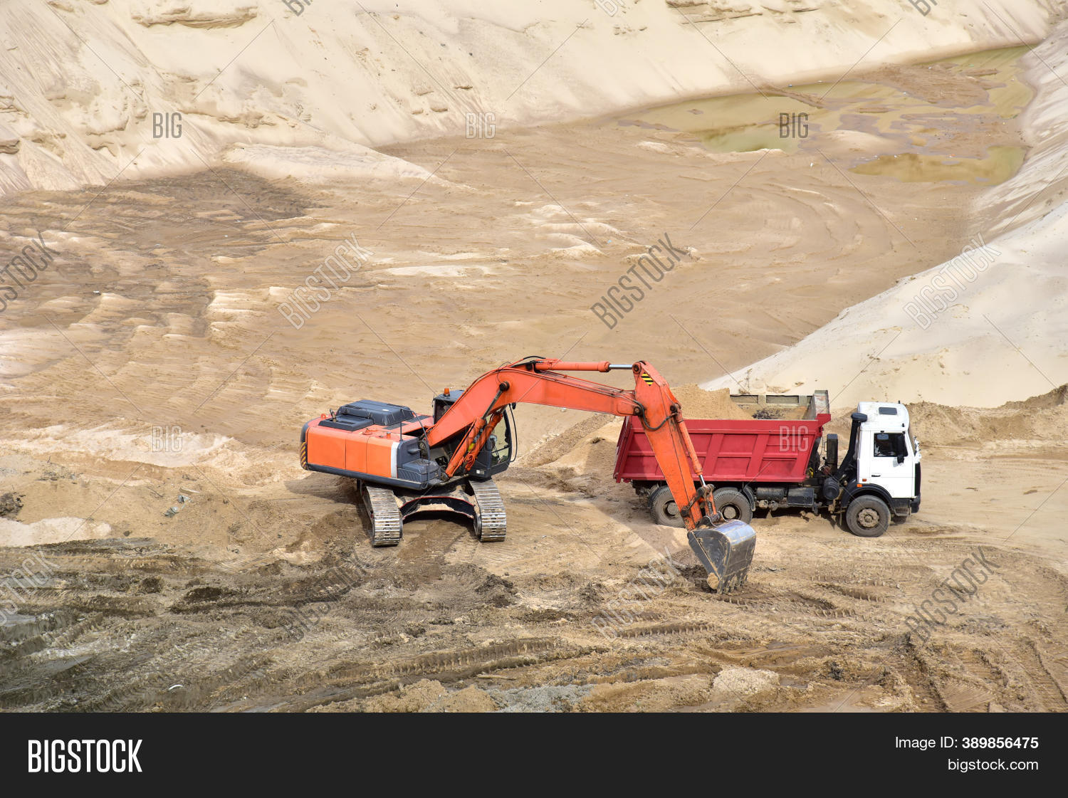 Excavator Load Sand Image & Photo (Free Trial) | Bigstock