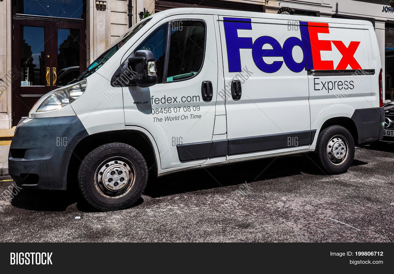 Fedex Express Courier Image & Photo (Free Trial) | Bigstock
