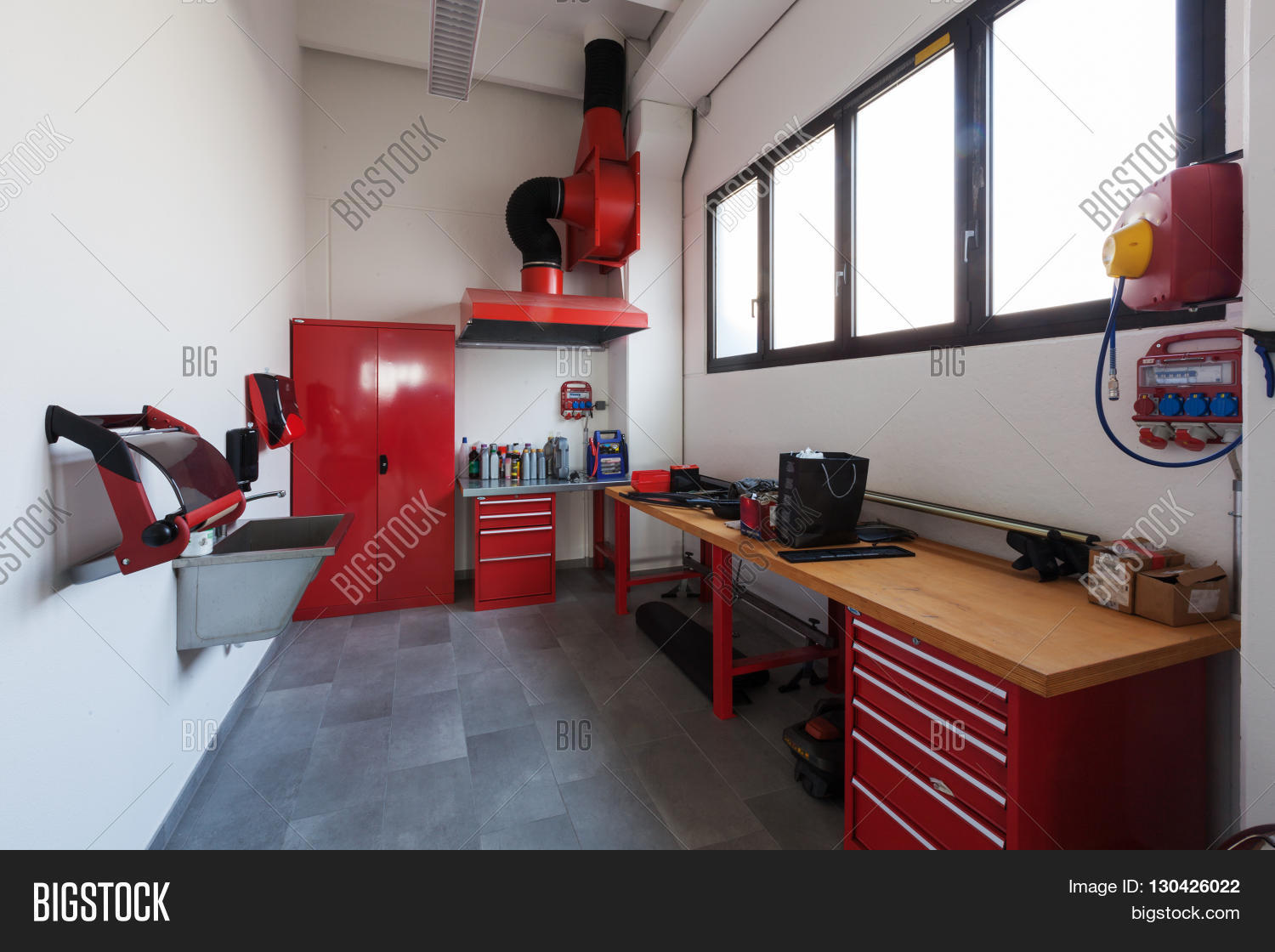 Modern Mechanical Workshop Interior Image & Photo | Bigstock