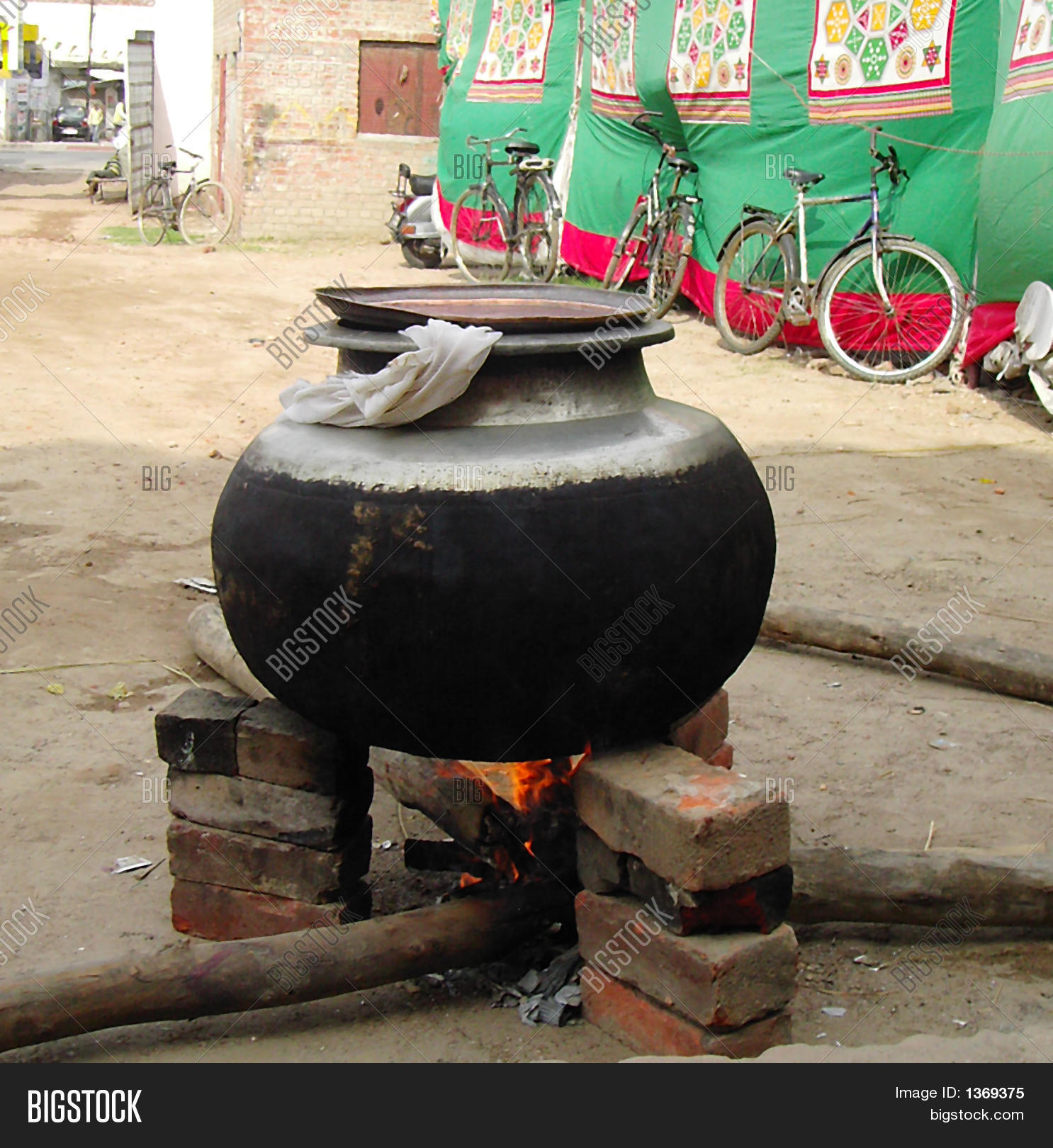 Degh Image & Photo | Bigstock