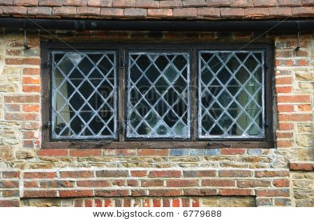 Old English window with diamond shaped panes and lead joints Stock ...